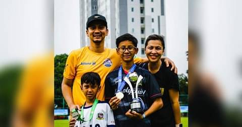 8 Fakta Keluarga Vincent Rompies, Anaknya Gemar Sepak Bola | Popmama.com